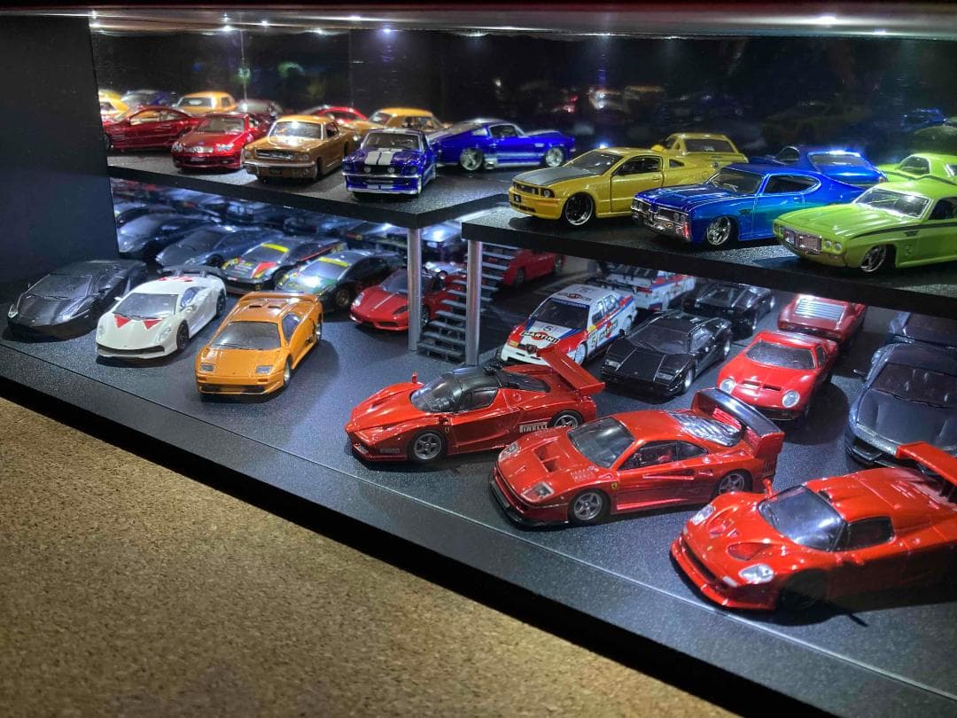 ミニカー用ジオラマ：1/64 ショールームⅣ（ワイドタイプ）最大展示台数24台！