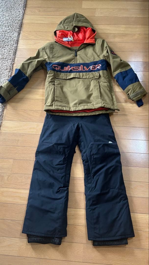 Quiksilver スノーボードウェア　上下セット