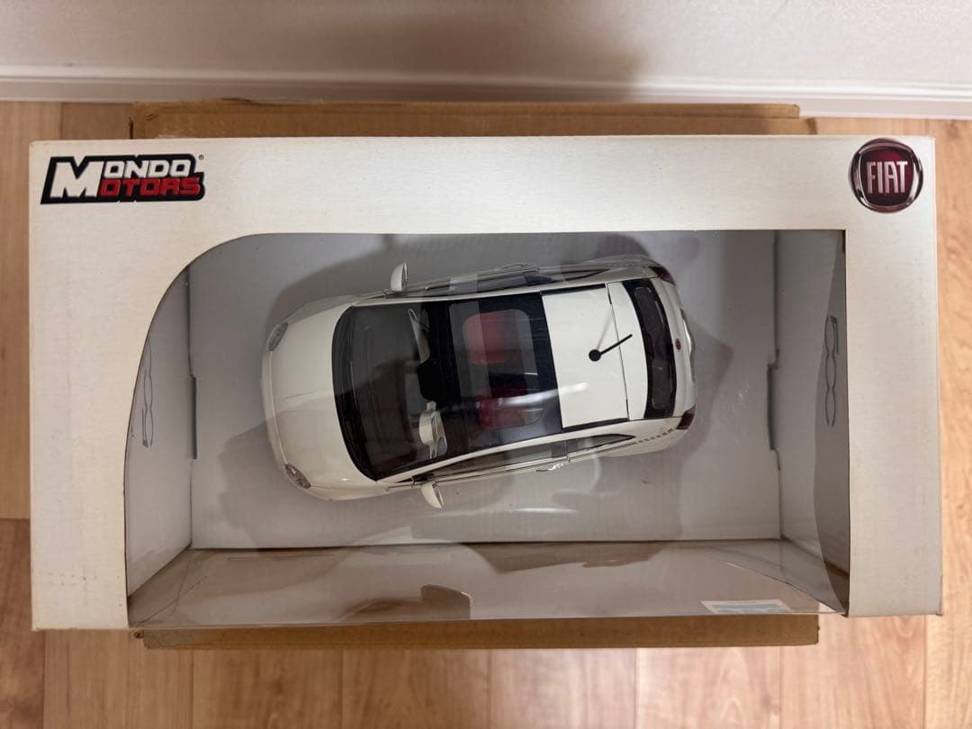 1/18 MONDO MOTORS製モデルカー　フィアット500