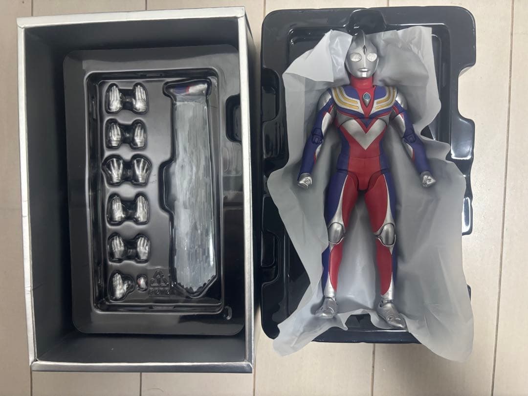 ウルトラマンティガ真骨彫刻（再版）にティガのポスターを1枚プレゼント（週末限定）