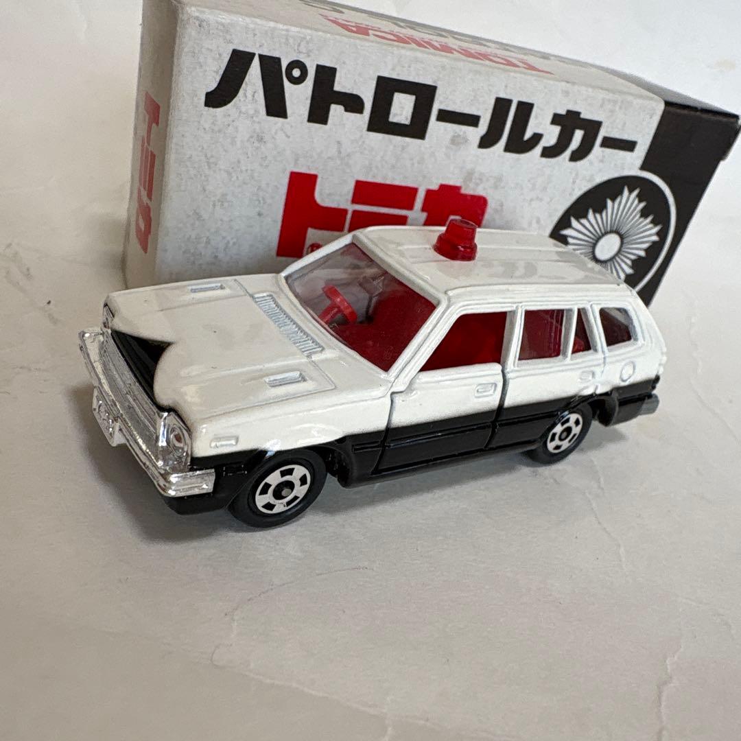 トミカ パトロールカー 白黒