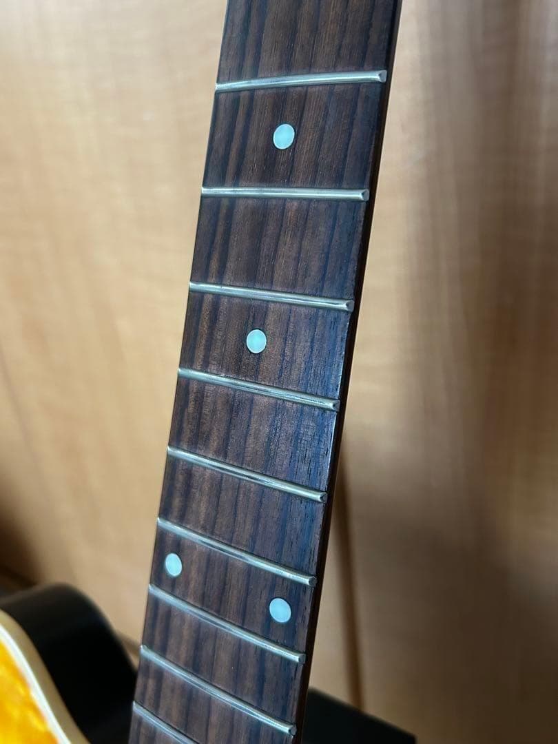 ミュージックマン風　カスタム抜け殻ギター