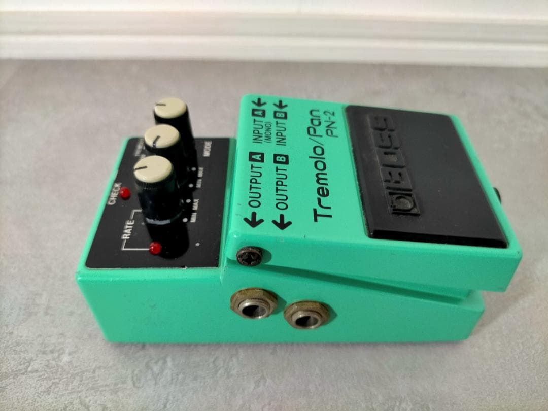 ギター BOSS Tremolo/Pan PN-2