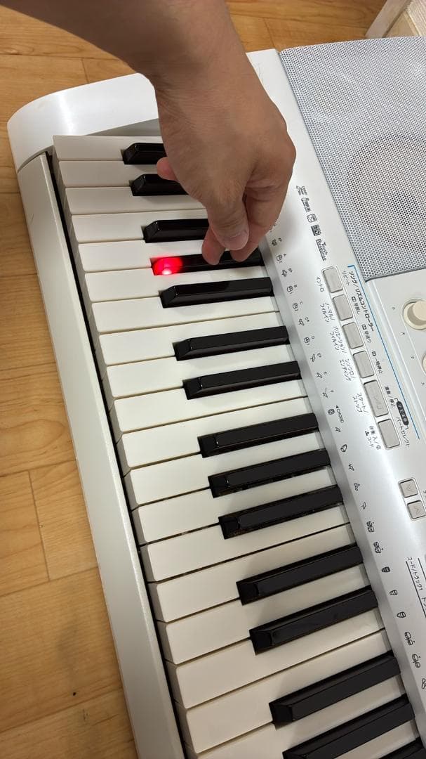 【美品】電子ピアノ CASIO LK-208 光ナビゲーション スタンド付き