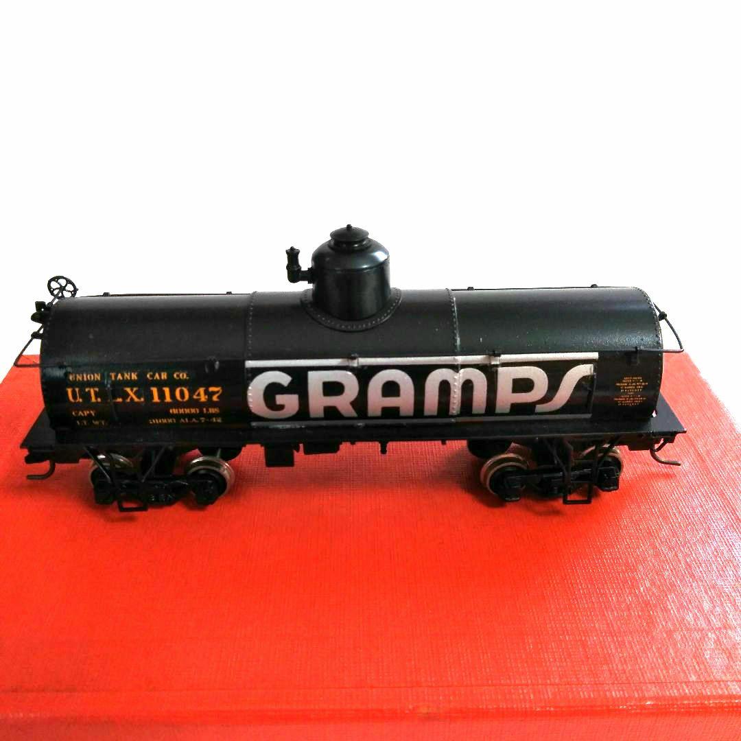 U.T.L.X.　GRAMPS  FRAMELESS TANK CAR　HOn3