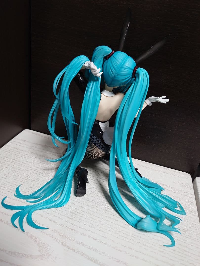 初音ミクバニーVer. Art by 三目YYB 1/4Scale Figure