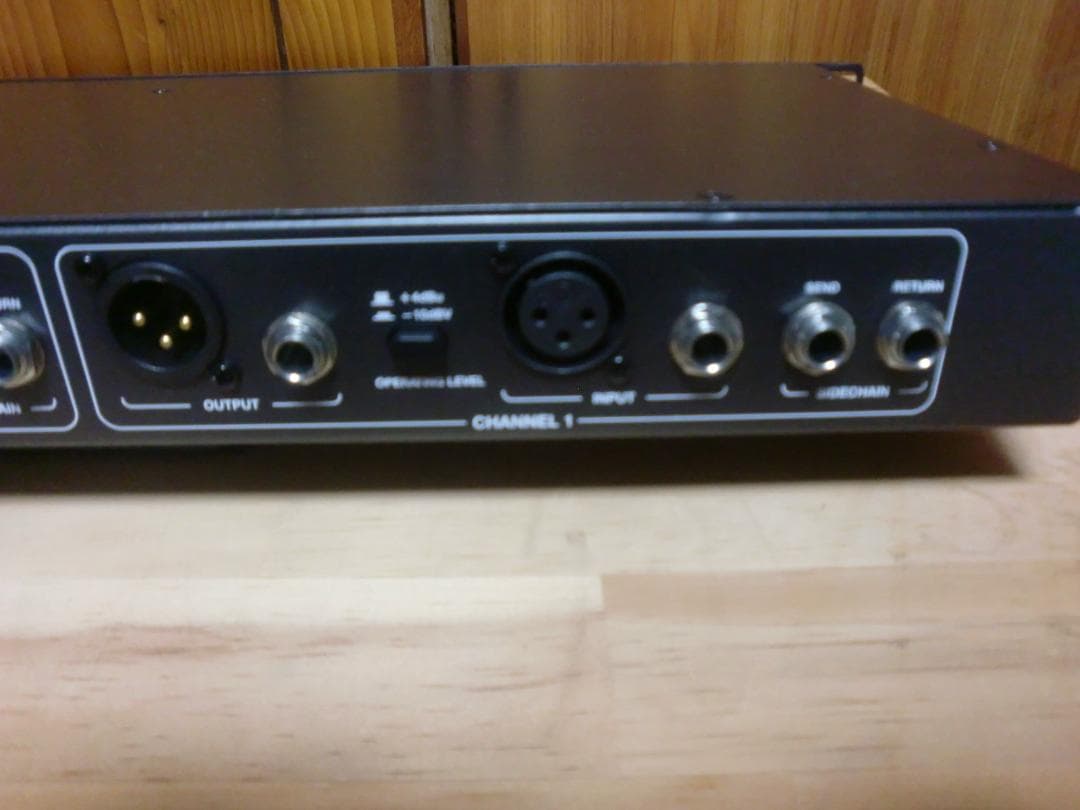 Alesis 3632 Compressor ダイナミックプロセッサー