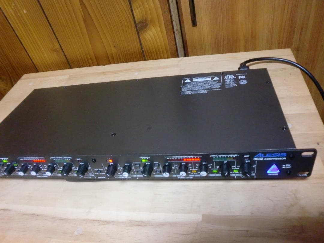 Alesis 3632 Compressor ダイナミックプロセッサー