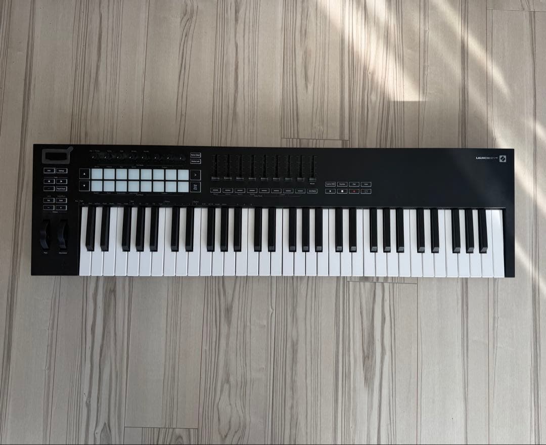 Novation Launchkey 61 MK3 MIDIキーボード