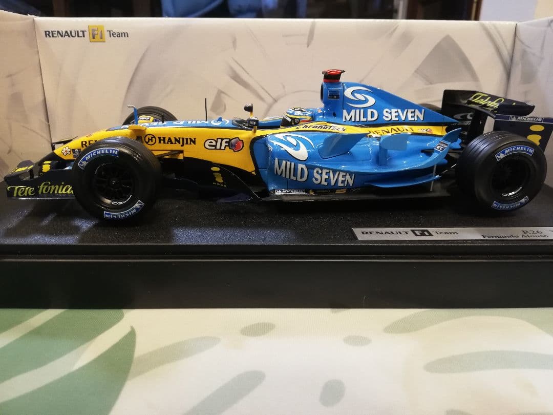 ホットウィール 1/18 ルノー R26 アロンソ 2006 チャンピオン