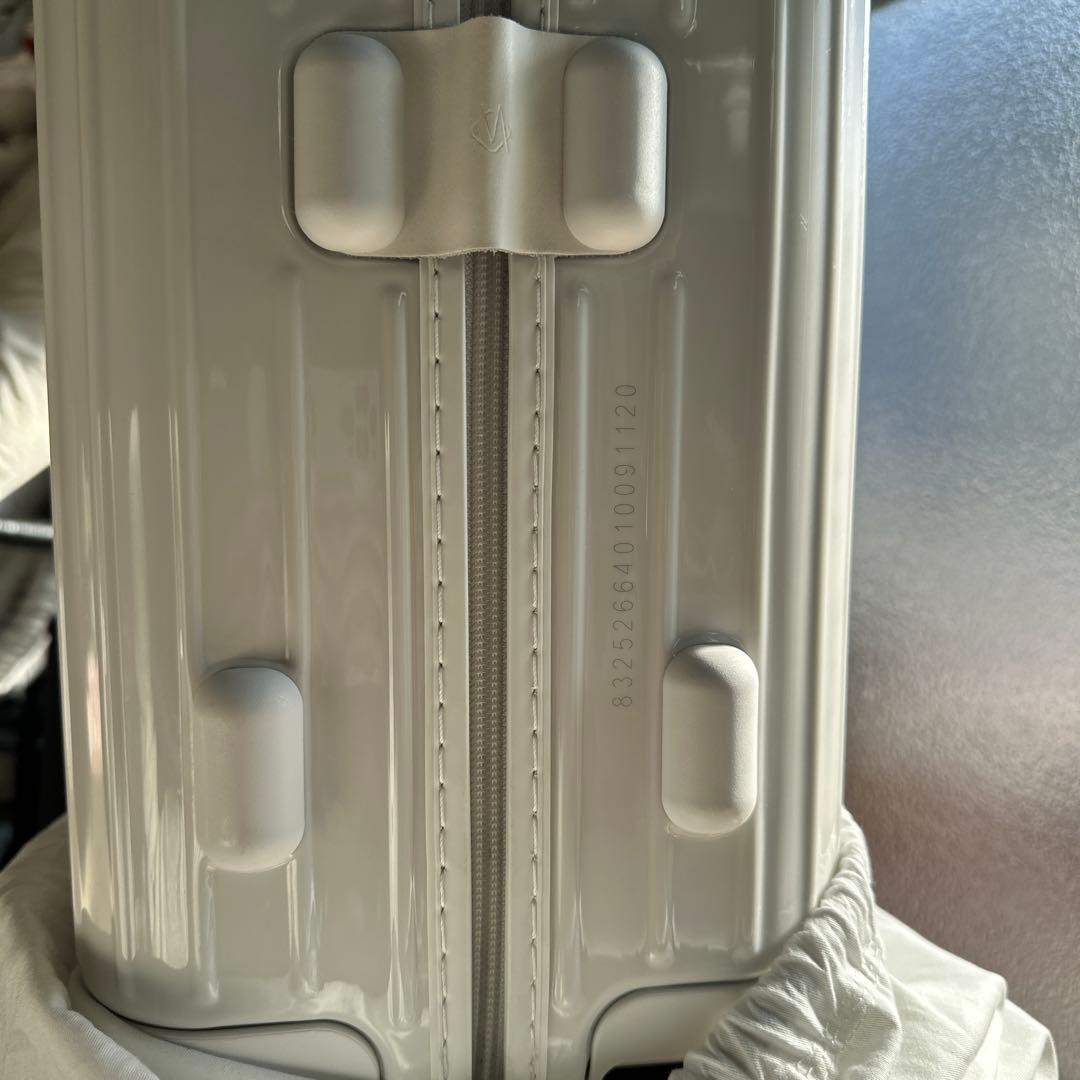 RIMOWA ESSENTIALキャビンS(ホワイト4輪)
