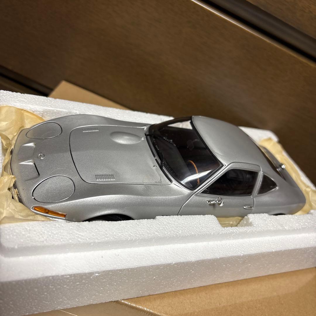 オペル GT 1968 ミニチャンプス　1/18 未使用