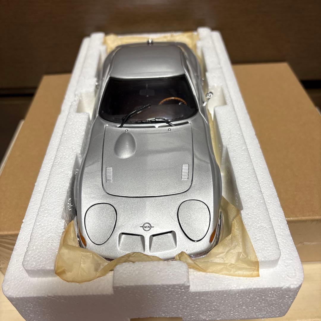 オペル GT 1968 ミニチャンプス　1/18 未使用