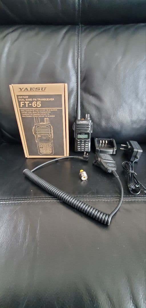 YAESU FT-65 無線機 本体と付属品