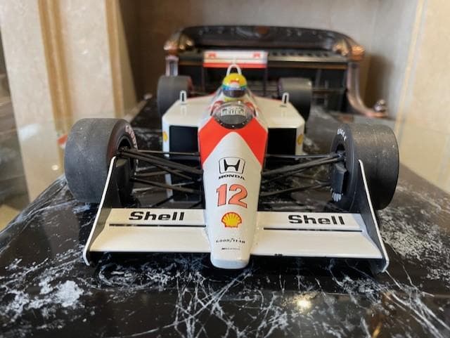 ロボット McLaren MP4/4 Ayrton Senna 1988