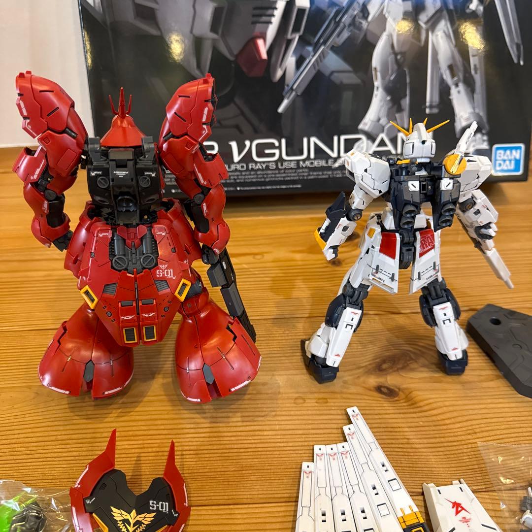 ガンプラ　RG ニューガンダム　& サザビー　セット　組立済み
