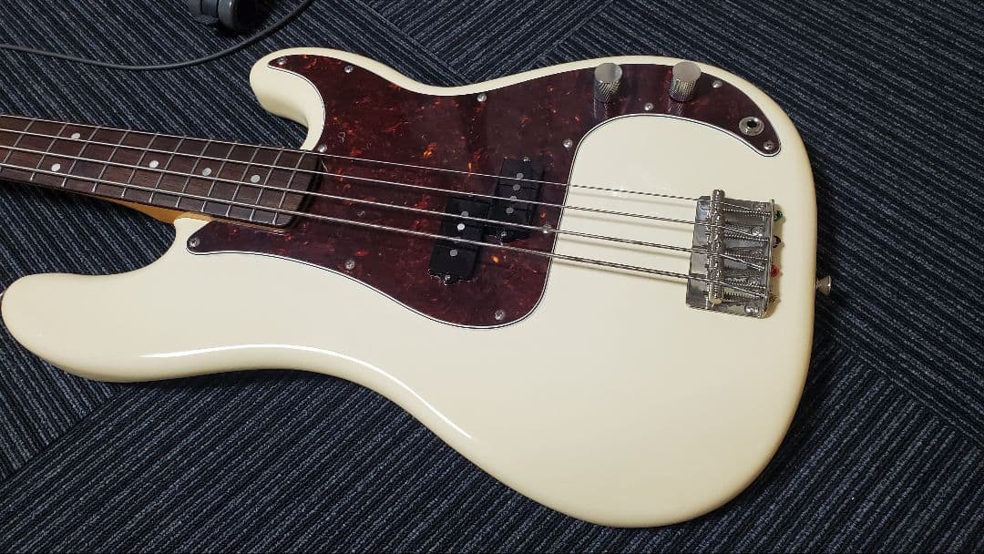 ベース Squier classic vibe '60s precision bass