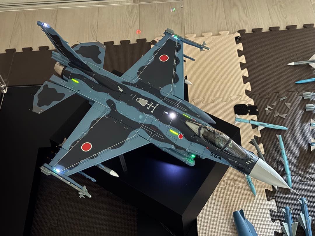 ディアゴステーニF-2A 戦闘機　専用ディスプレイケース付き