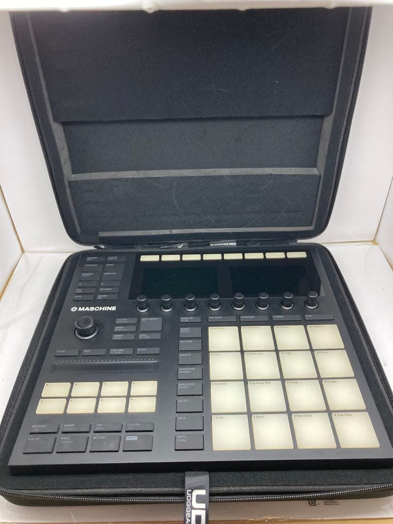 Native Instrument MASCHINE MK3 ※専用ケース付属