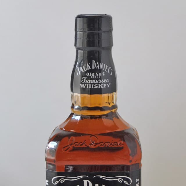 Jack Daniel’sNo.7テネシーウイスキー700ml 40%缶Box入