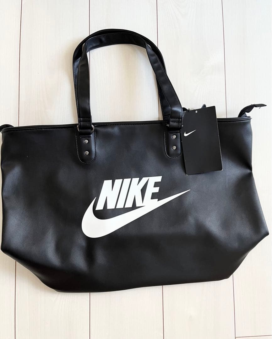 新品　未開封　日本未入荷Nikeジム、デイリーバック24L お値下げしました