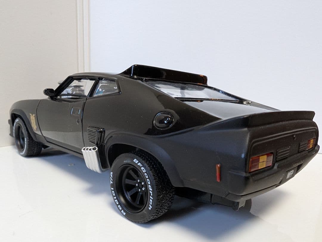 ミニカー GREEN LIGHT 1/24 Ford Falcon XB MADMAX