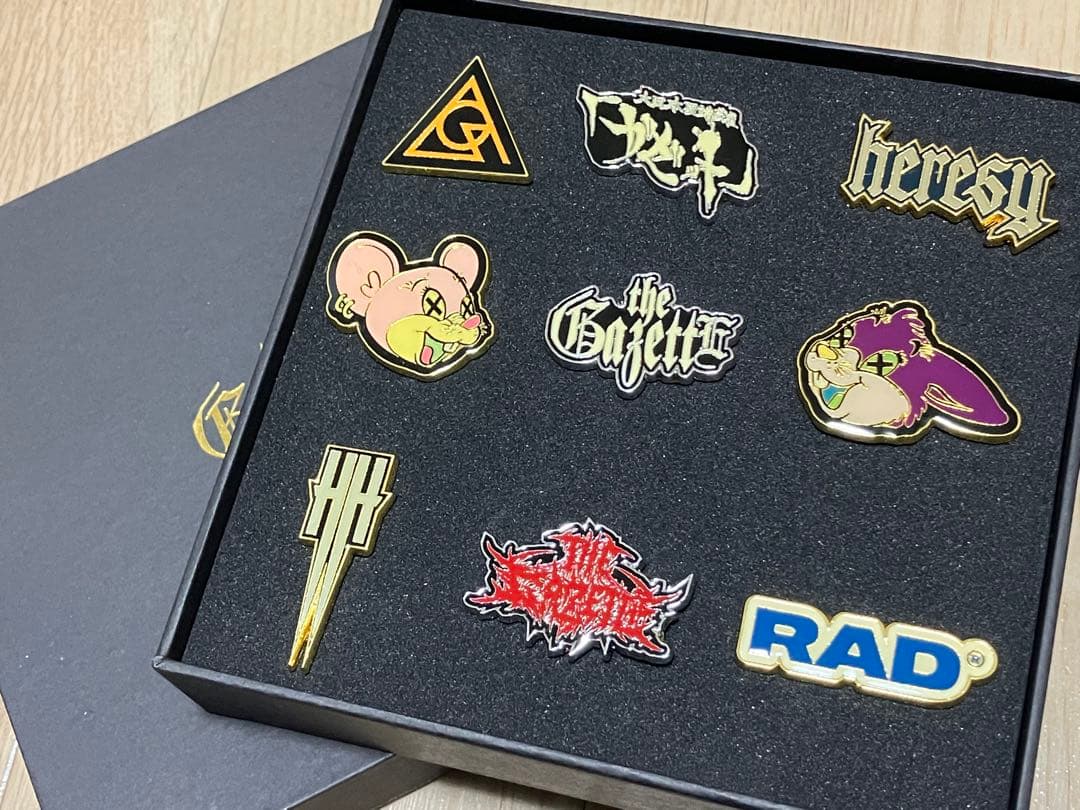 the GazettE 20周年 PINS SET