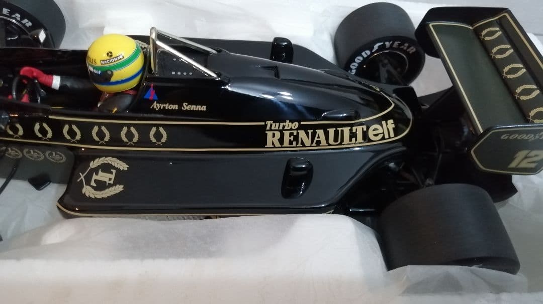 Lotus Renault 97T アイルトン・セナ 1/18 ミニチャンプス