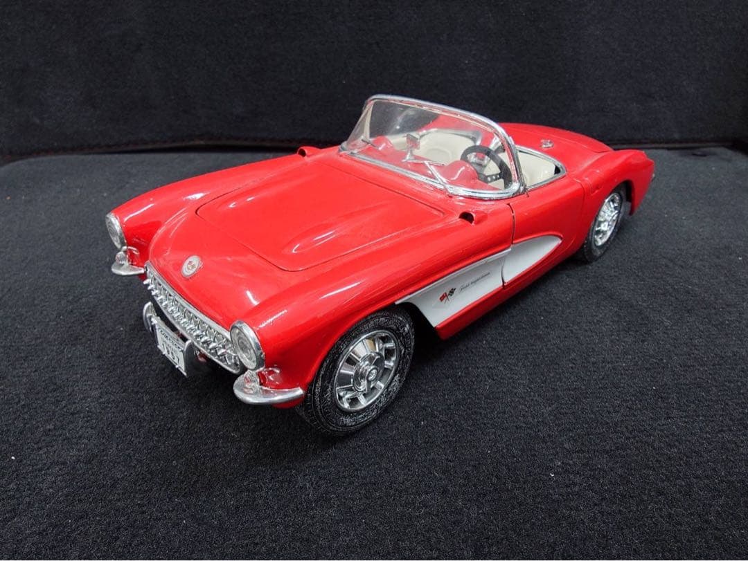Road Tough 1/18ミニカー シボレーコルベット　1957 レッド