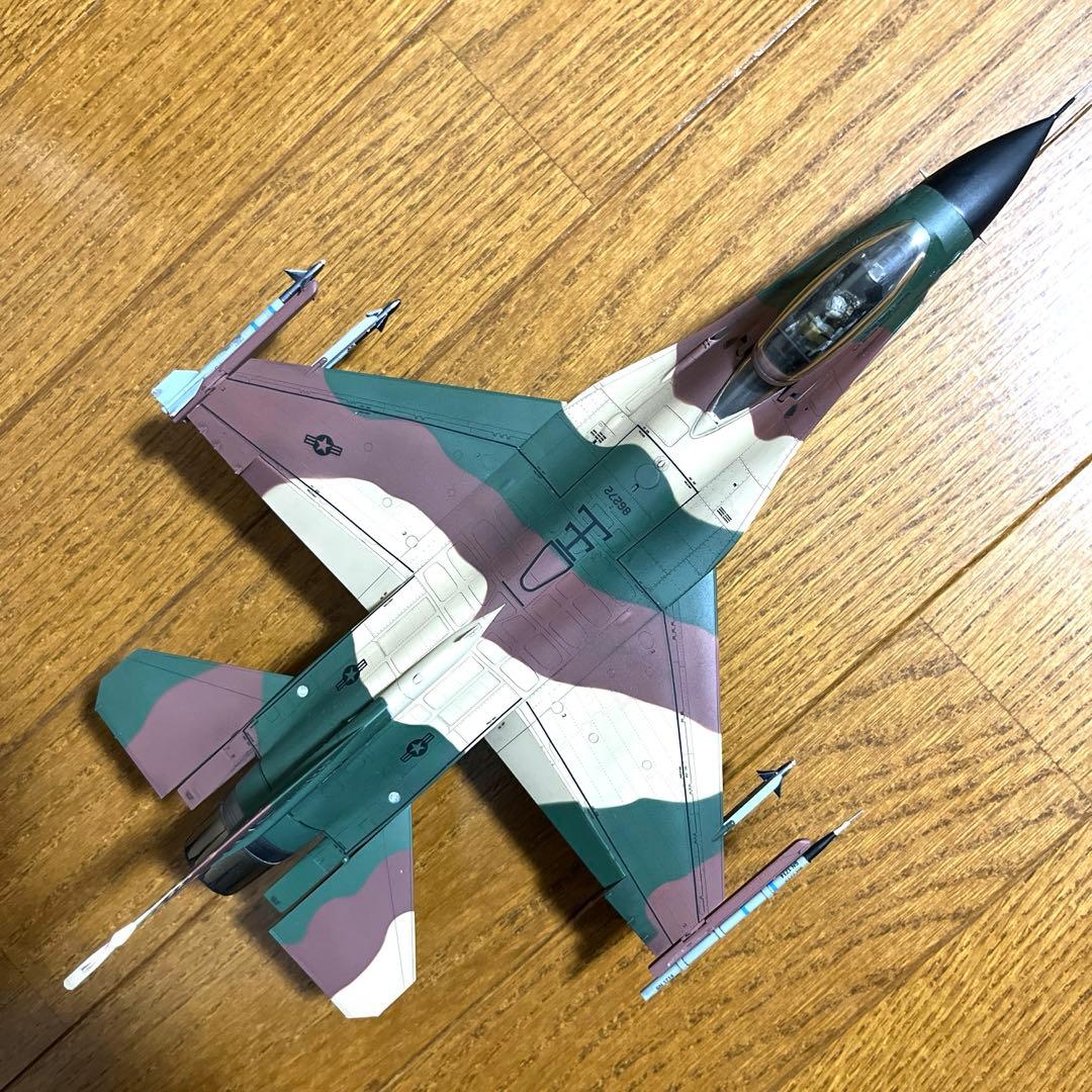 戦闘機プラモデル完成品1/48タミヤF-16アグレッサー