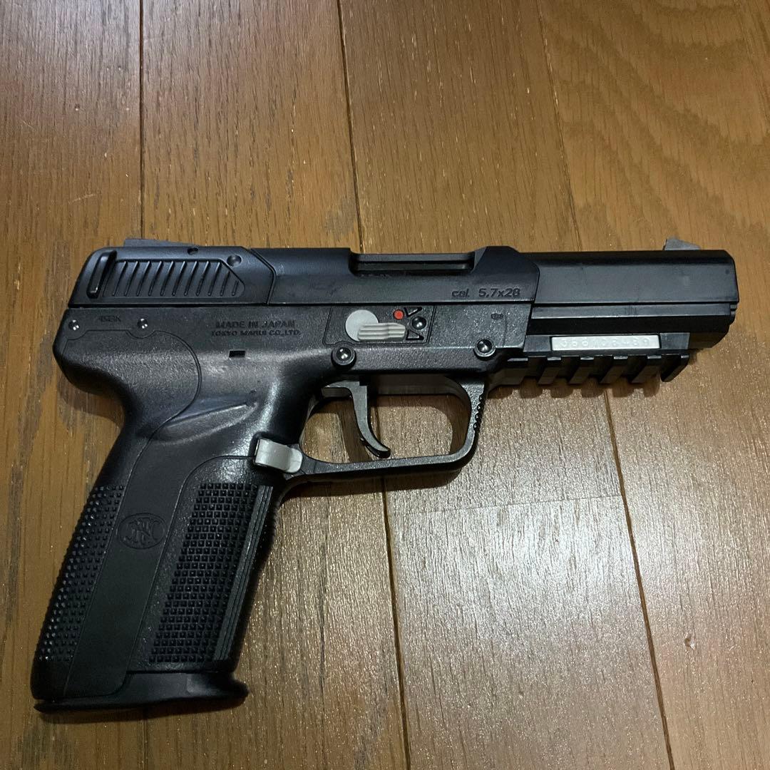 東京マルイFN Five-seveNマガジン付き　ガスガン