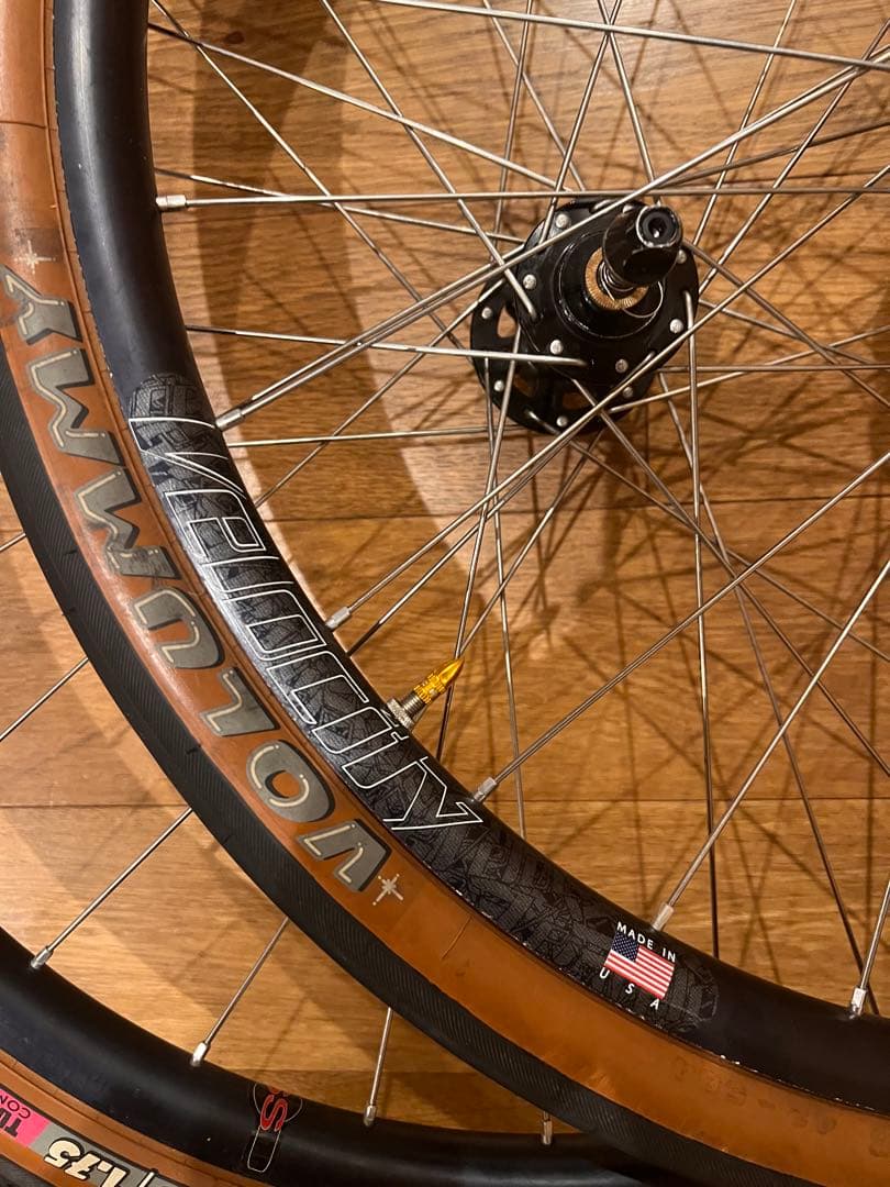 Velocity disc ハブ とBlunt SS 650b ホイールセット