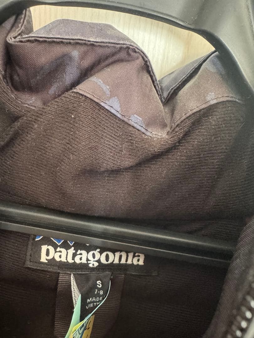 patagonia 子供用スキーウェア　上下（7.8Y）