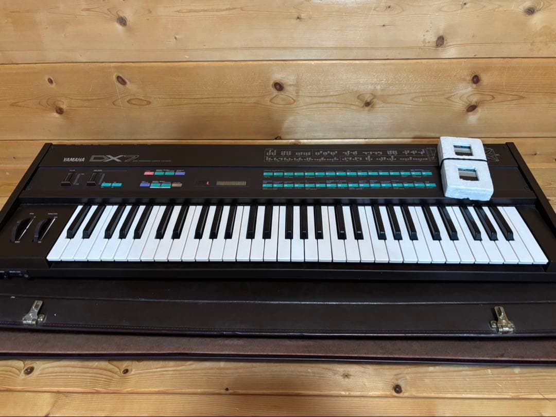 廃盤 ヤマハ シンセサイザー DX7 ハードケース付き 61鍵盤 32音色