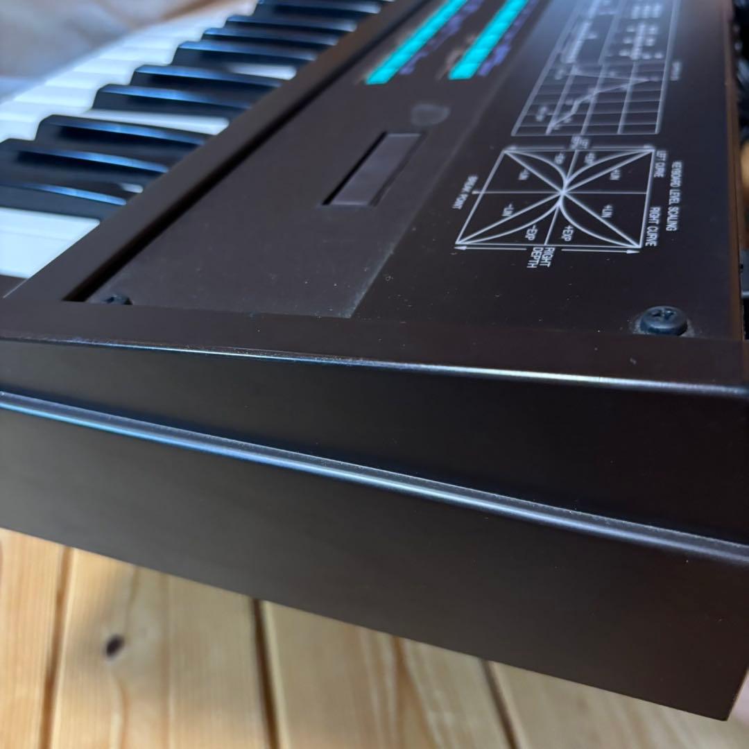 廃盤 ヤマハ シンセサイザー DX7 ハードケース付き 61鍵盤 32音色