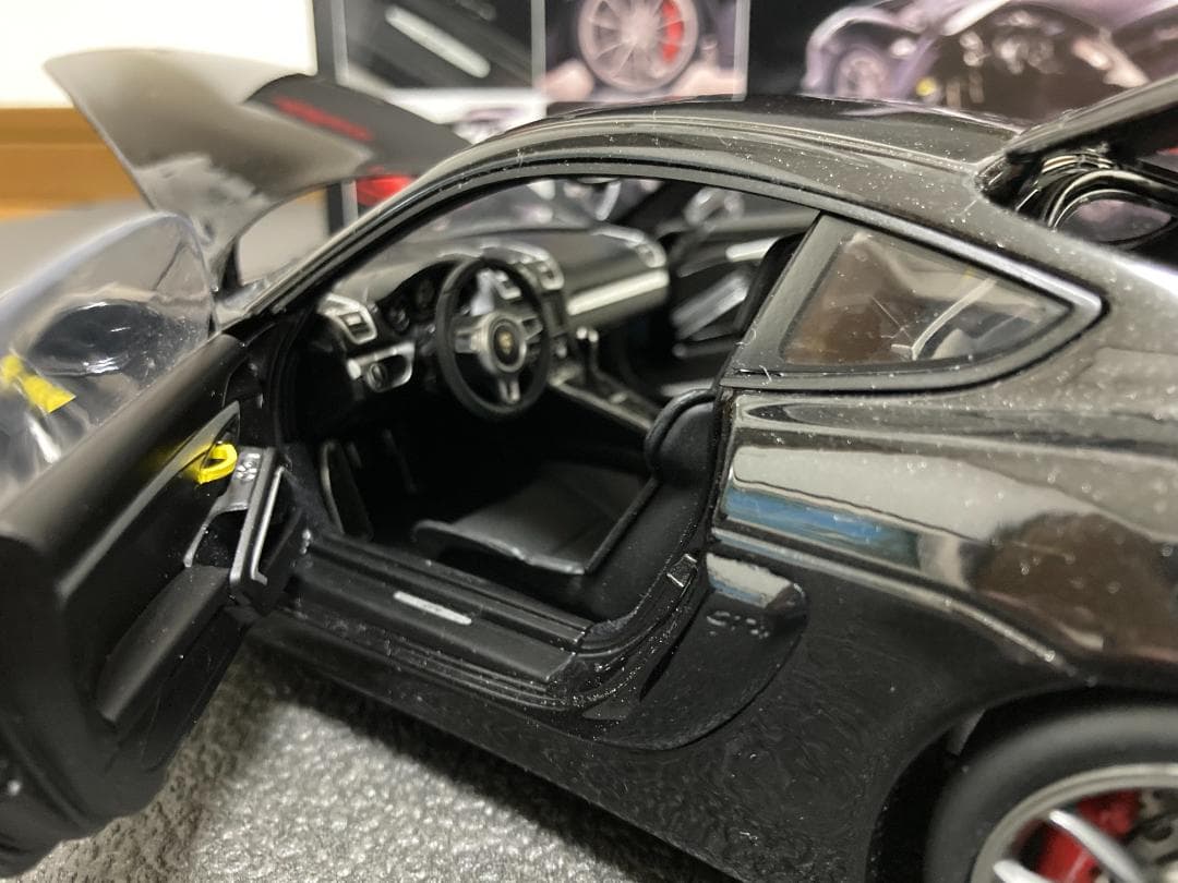 1/18 Porsche Cayman GT4 ポルシェ ケイマン