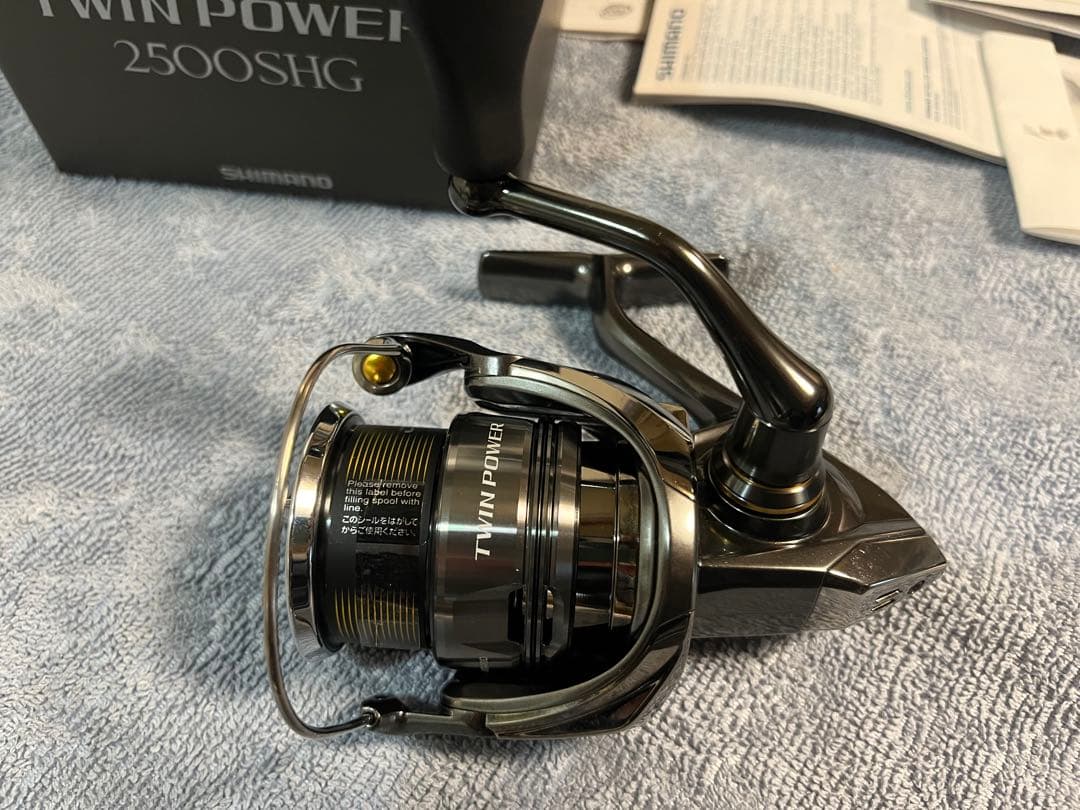Shimano TWIN POWER 2500SHG スピニングリール