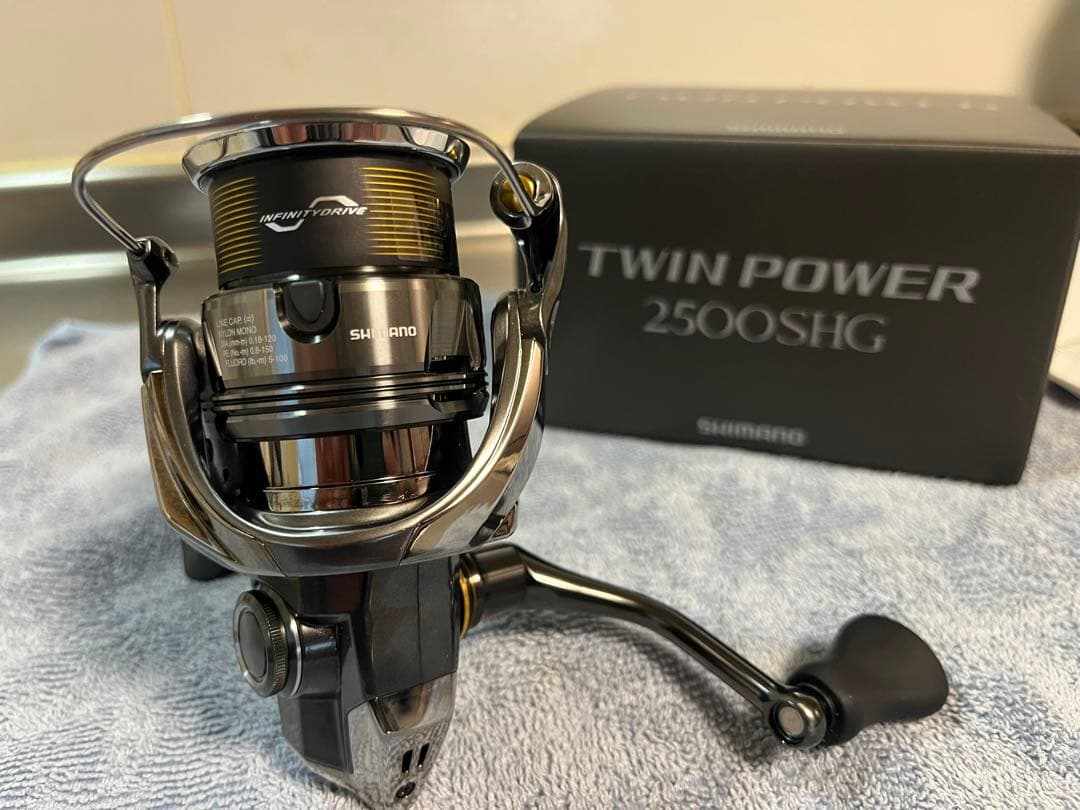 Shimano TWIN POWER 2500SHG スピニングリール