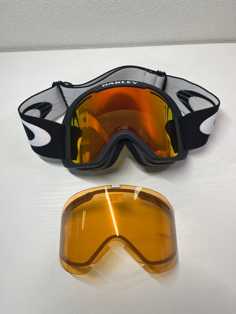 美品　スノーゴーグル OAKLEY オークリー　レンズ付き