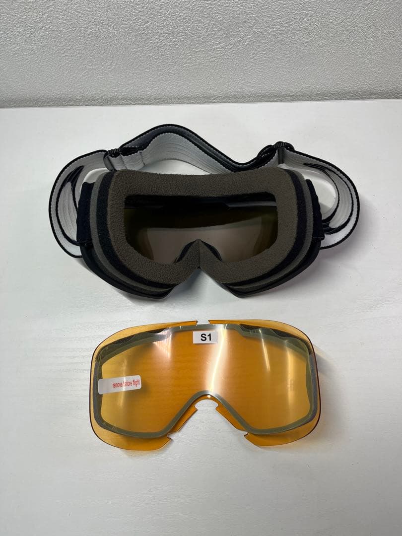 美品　スノーゴーグル OAKLEY オークリー　レンズ付き