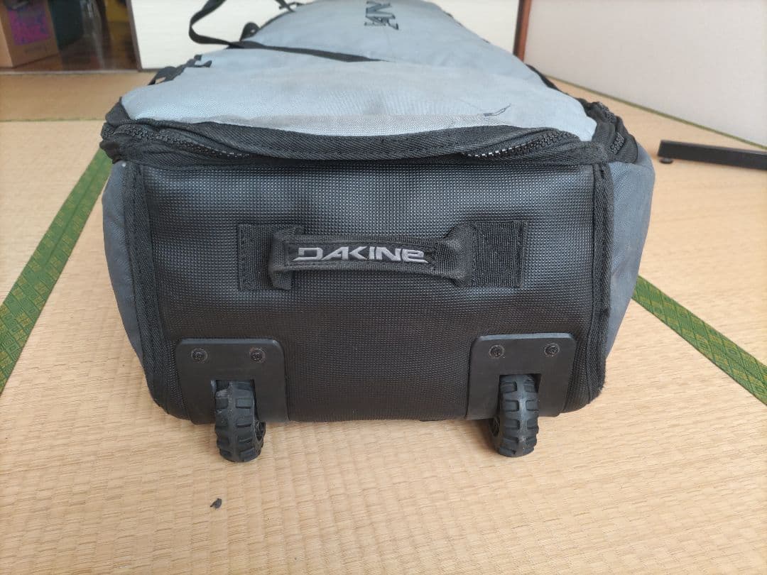 DAKINE 3〜4本用ウィール付サーフボードケース6'8 中古品