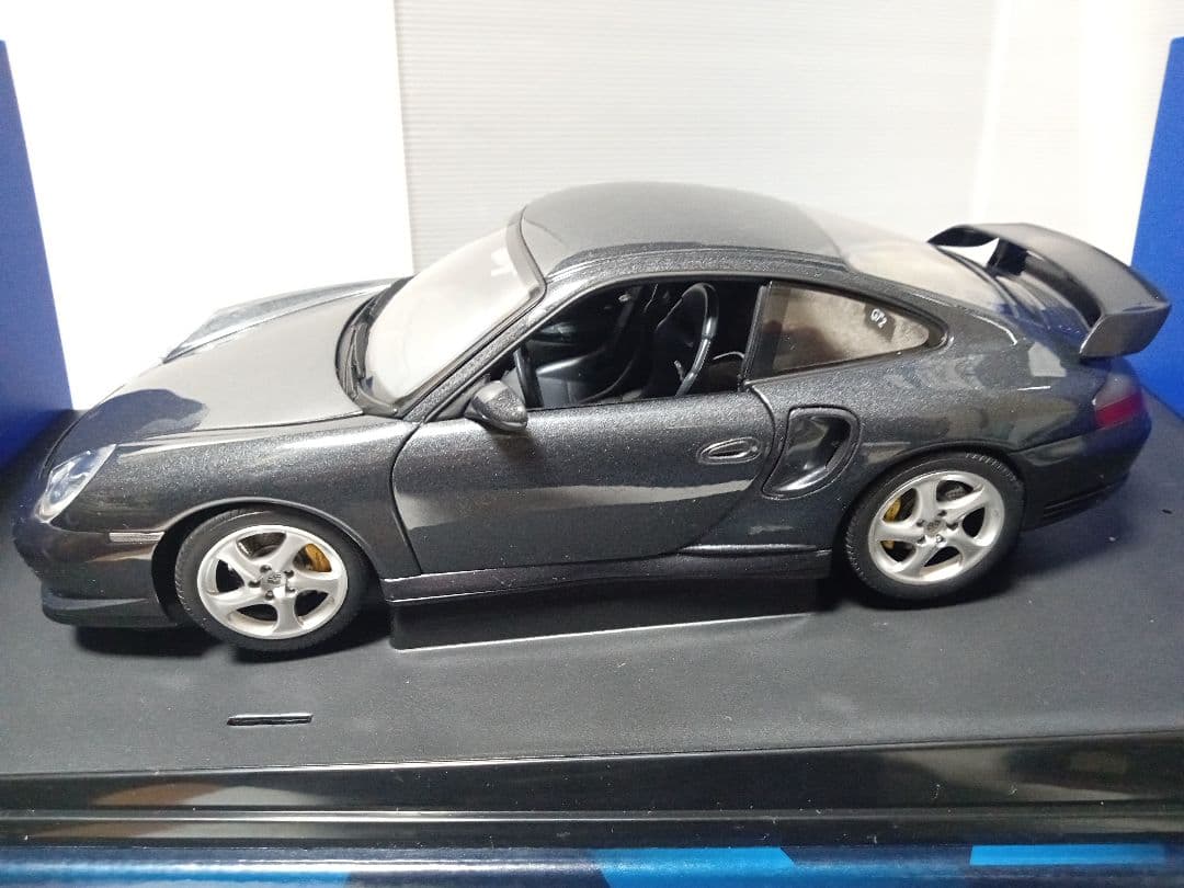 オートアート 1/18 ポルシェ911 996 GT2 2002