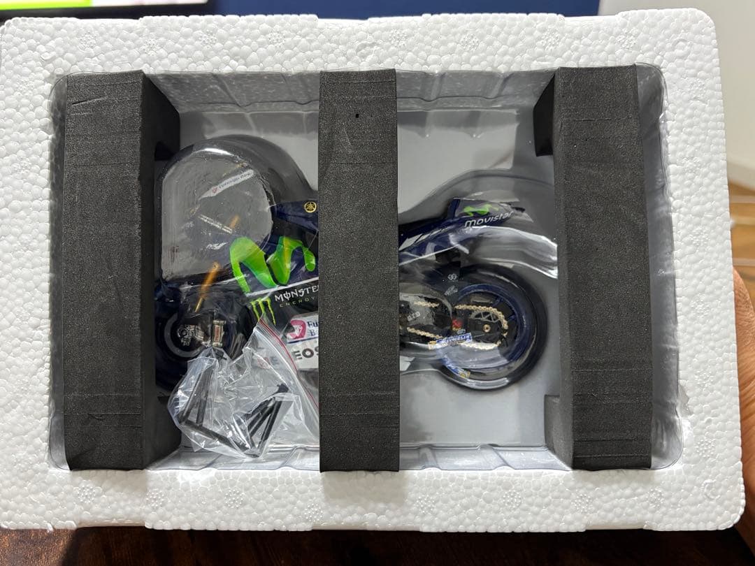 t*z様 スパーク Yamaha YZR-M1 バレンティーノ・ロッシ 1/12