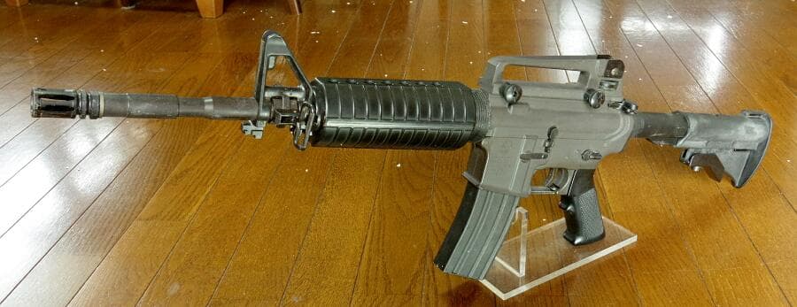 東京マルイ コルト M4A1カービン 300連射マガジン付き