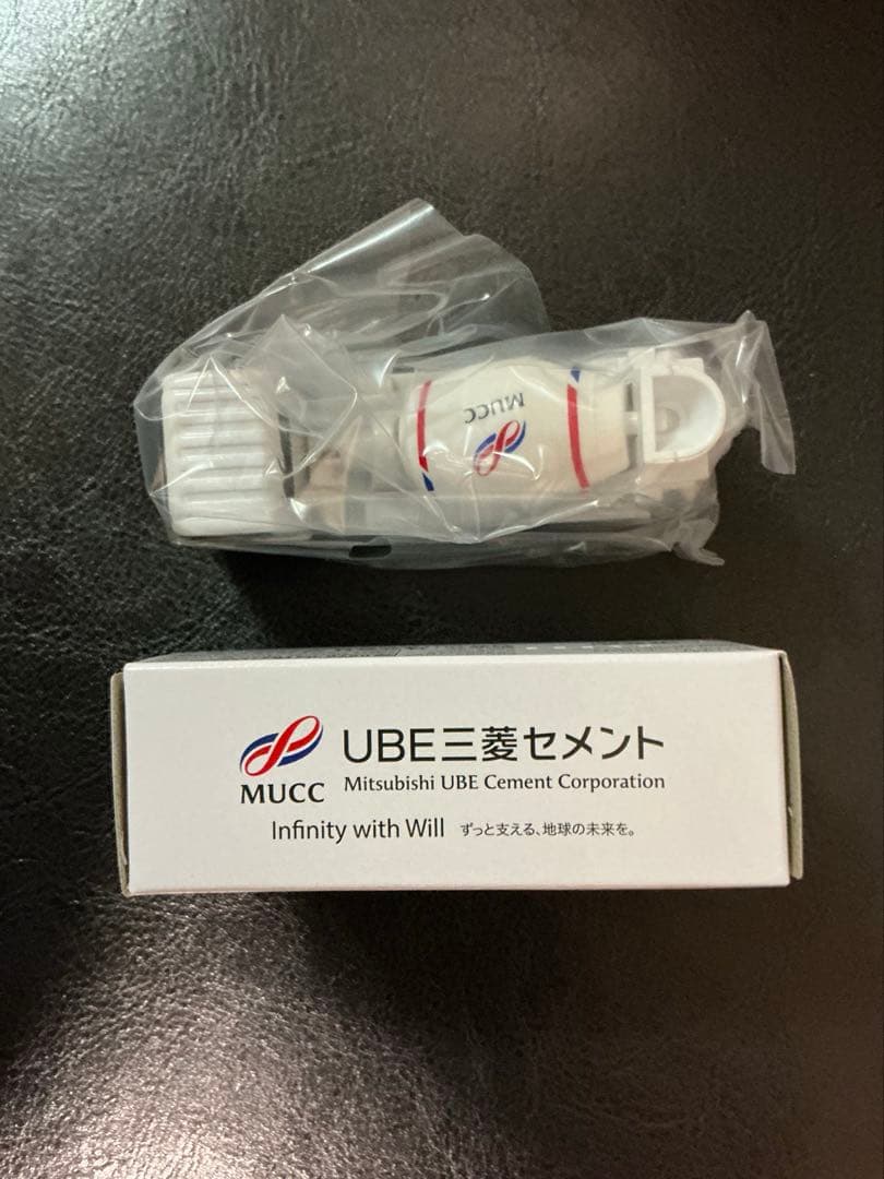 【最終出品・新品未使用】トミカ非売品　UBE三菱セメントミキサー車