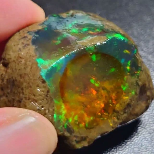 【105CT】特大　エチオピア　プレシャス　オパール 原石 鉱物　標本　ウェロ