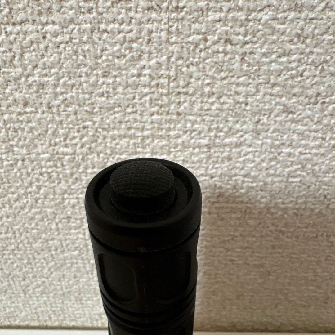 SUREFIRE E184211 黒い懐中電灯