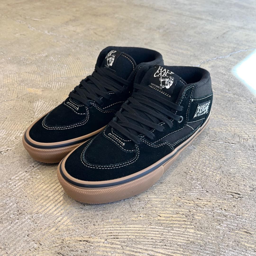 新品 VANS SKATE HALF CAB BLACK&GUM 25.5cm