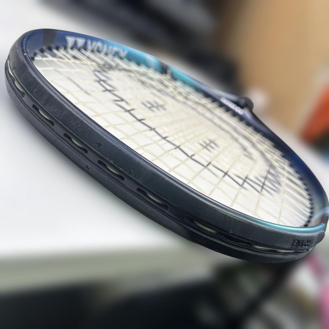 7059【美品】 YONEX Ezone100 2022 G2 テニスラケット