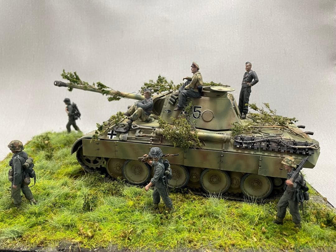 戦車ジオラマ　1/35 ドイツ　パンター戦車D型と機関銃チーム